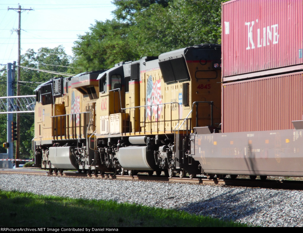 Union Pacific locomotives roll west with NS 23N